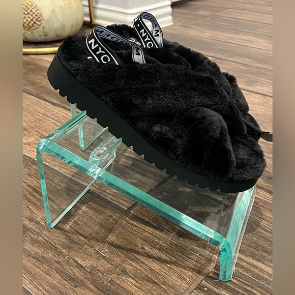 Steve Madden | Shoes | Nwt Steve Madden Furry Platform Criss Cross ...